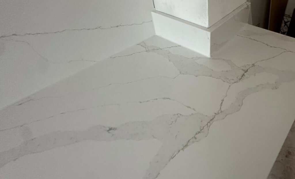 Calacatta Light Quartz: Save Up To 50% On Your Worktops